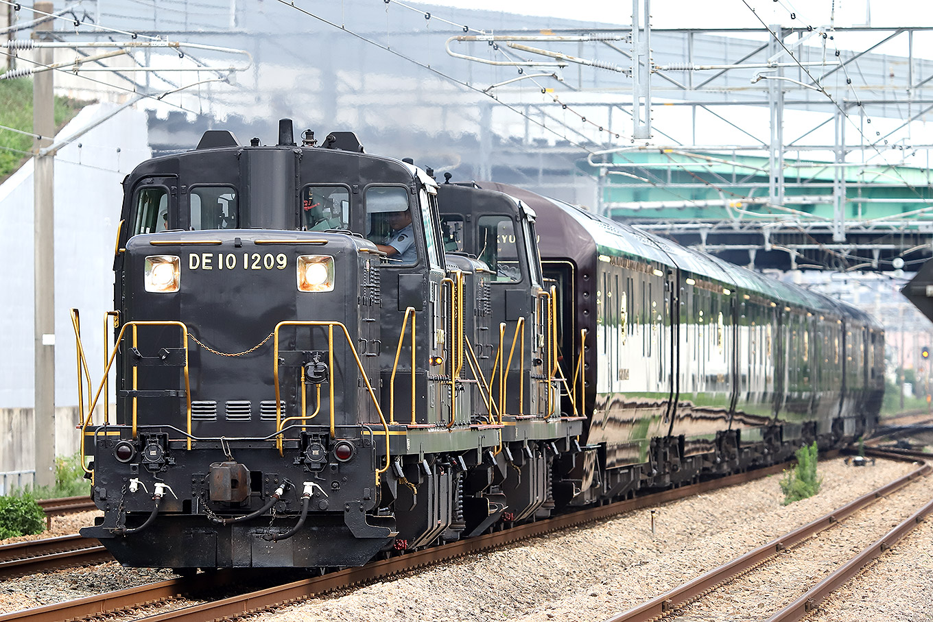 DE10 1209 | 貨物列車と機関車の写真館