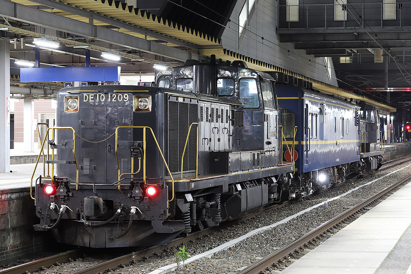 DE10 1209 | 貨物列車と機関車の写真館