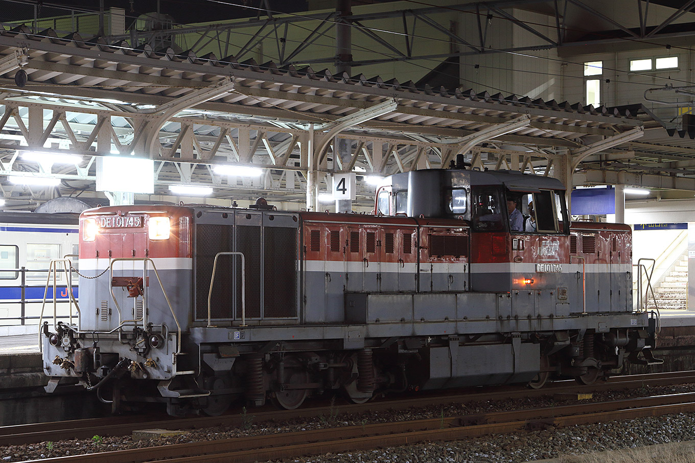 DE10 1745 | 貨物列車と機関車の写真館